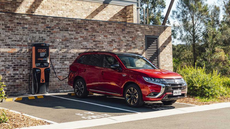 New version of Mitsubishi Outlander plug-in hybrid includes two-way ...