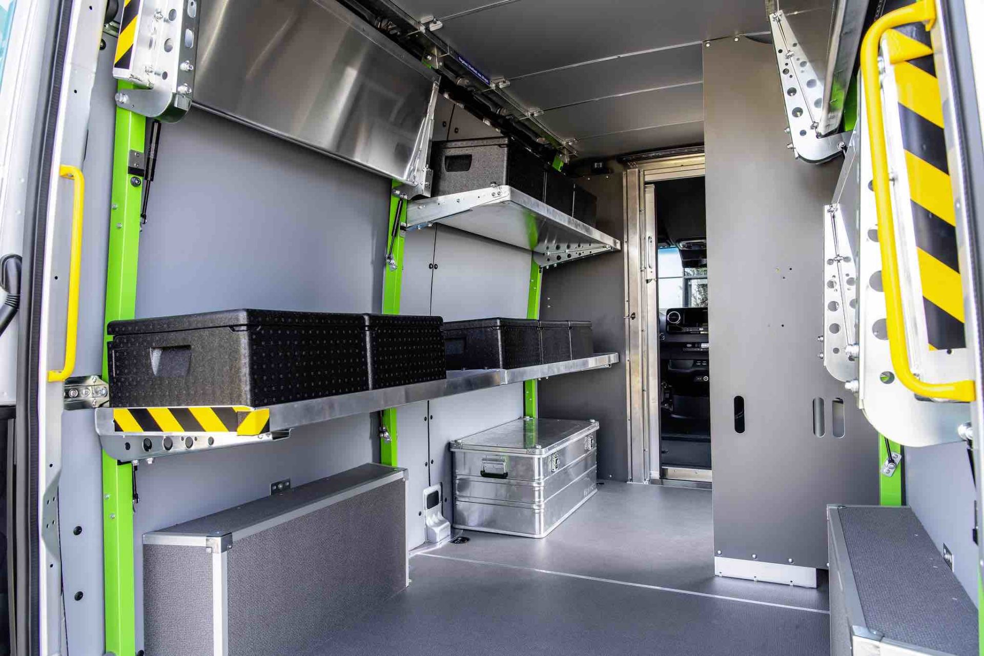 Mercedes touts electric sprinter van with solar roof