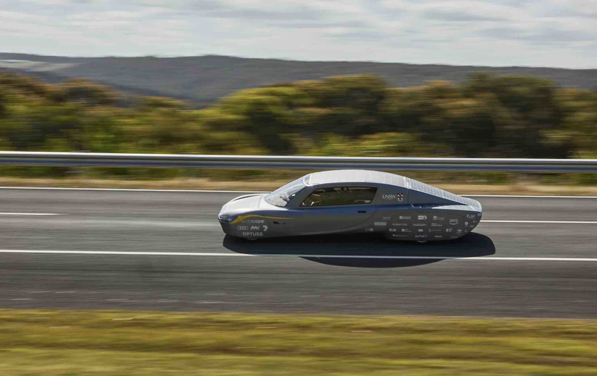 Australian students break world solar-powered car record in 12-hr ...