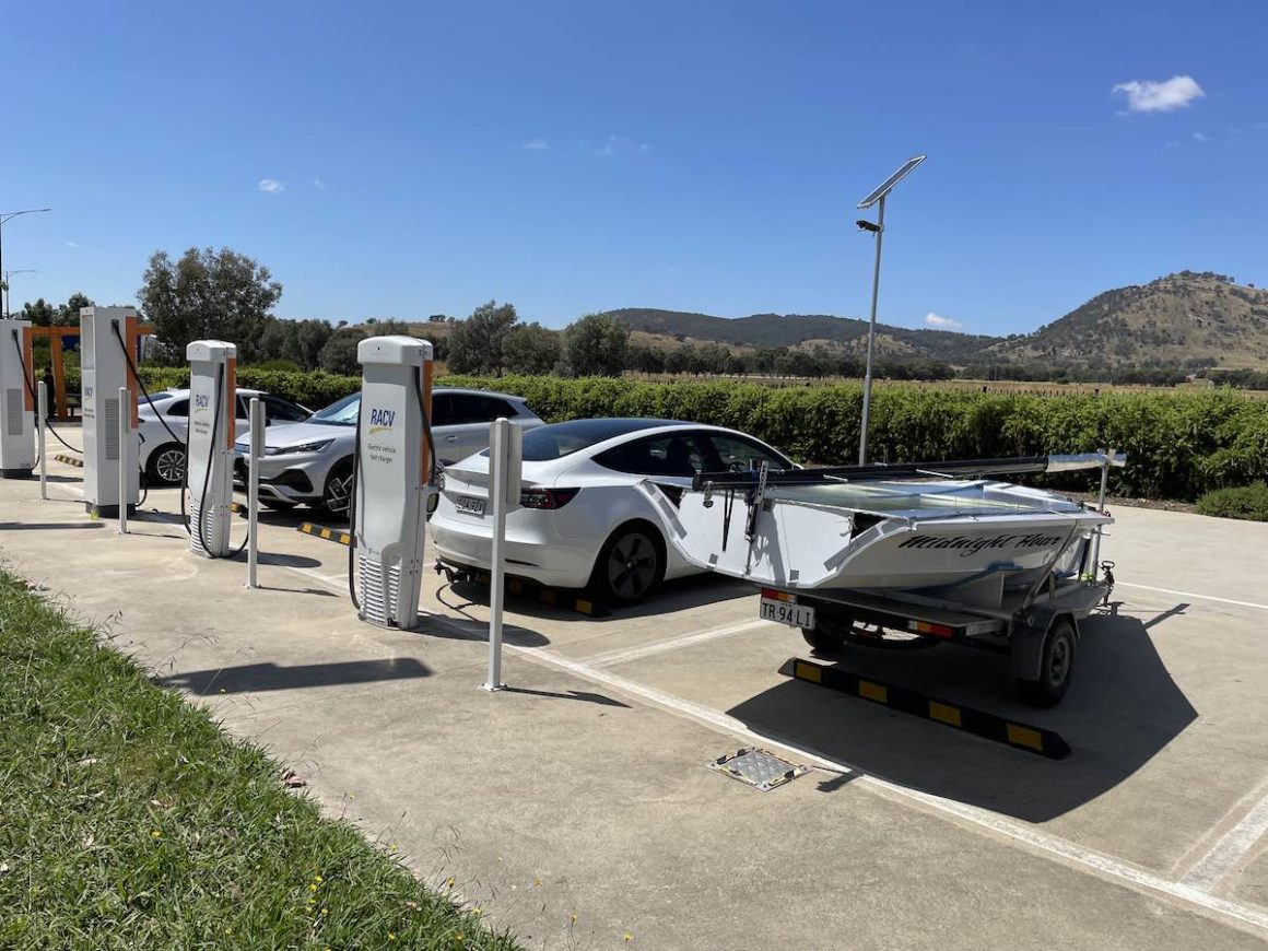 Tesla Model 3 tows boat 3200km on epic road trip costing half the price ...