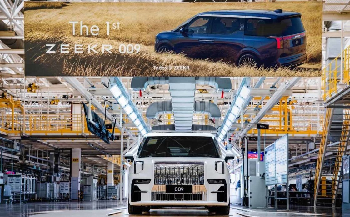 First electric people mover with 800km range rolls off production line