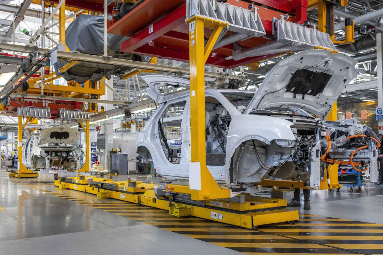 Renault gives sneak peak of Renault 5 prototype and mini-plant