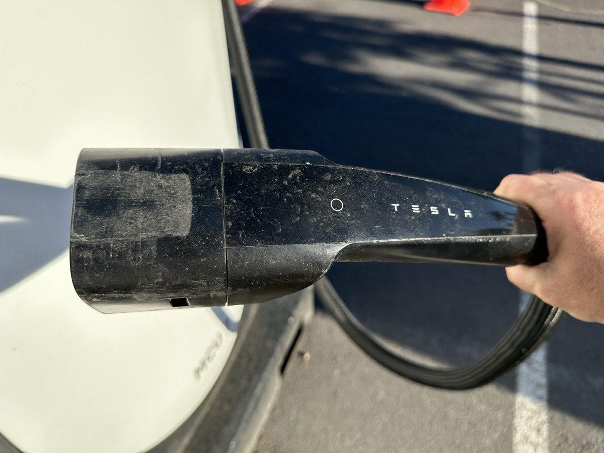Tesla's 750kW Semi Megacharger spotted on a pallet
