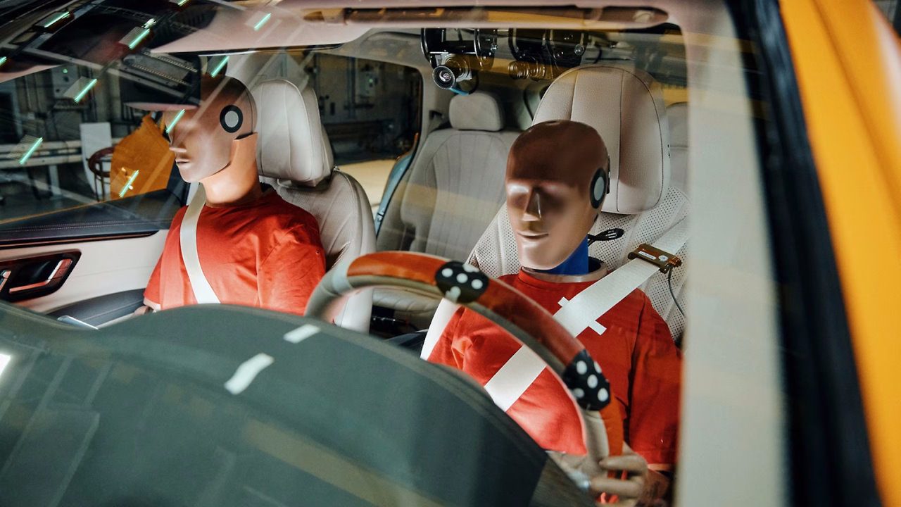 Mercedes-Benz conducts "world's first" public head on crash test ...