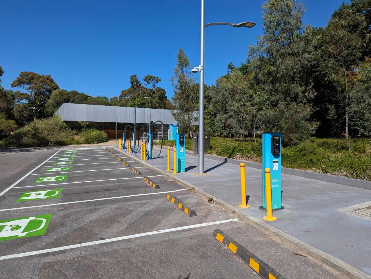 Monash Uni rolls out network of EV charging stations for students ...