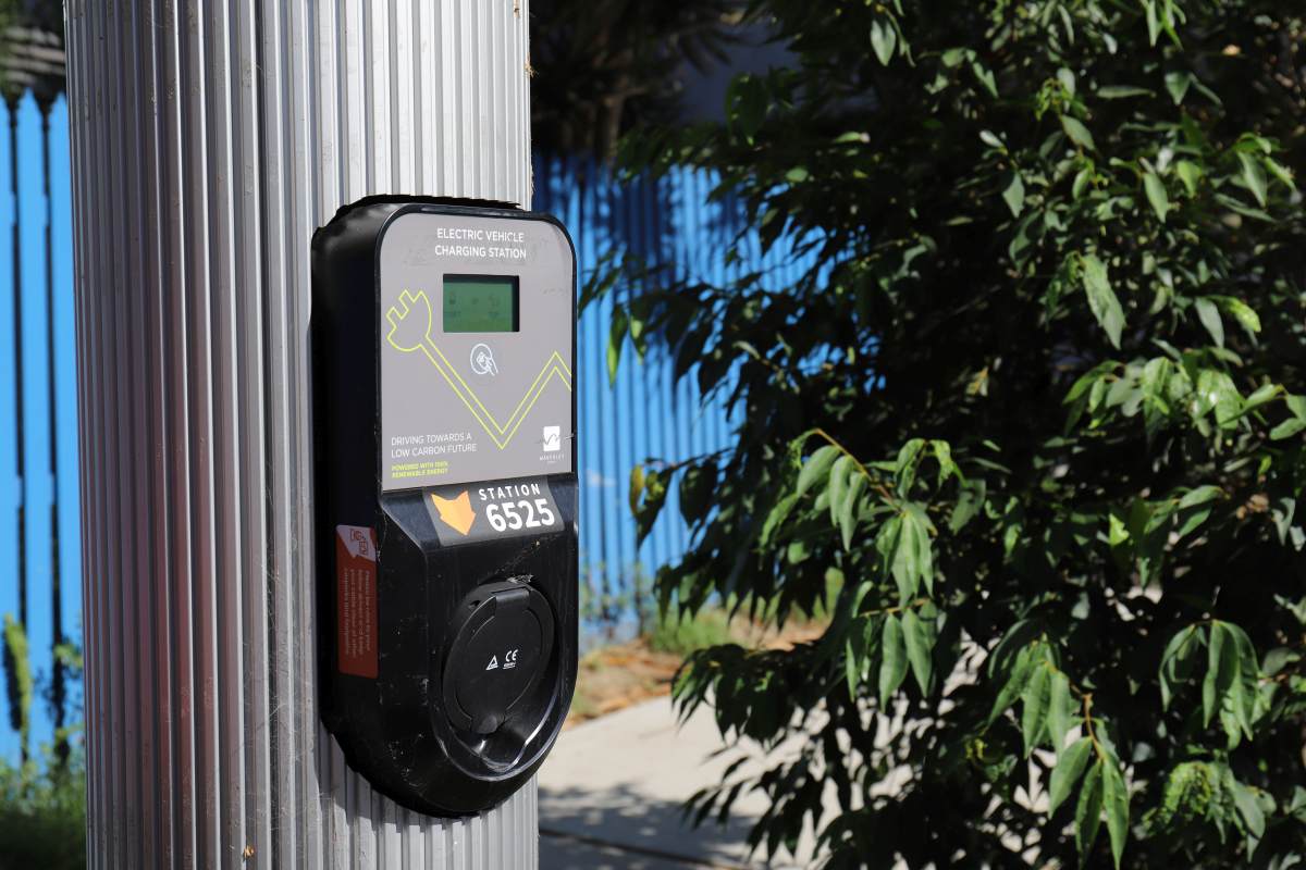 EV chargers embedded in light poles, and open parking, trialled in ...