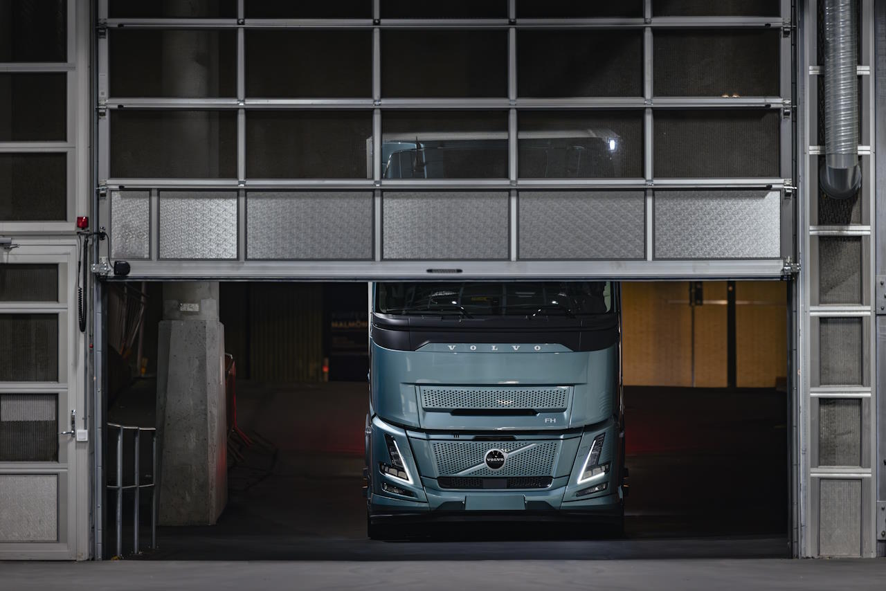 Volvo unveils heavy duty electric truck with 600km range