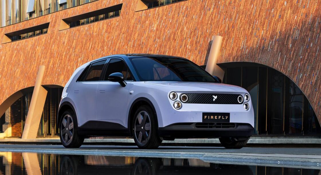 Nio launches low cost Firefly hatchback with swappable battery