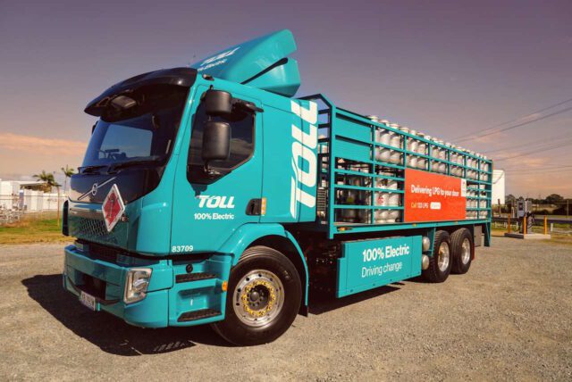 Logistics heavyweight rolls out new electric rigid truck, to help with ...
